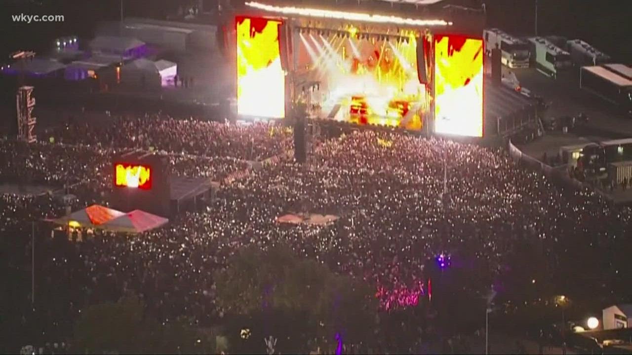 Tips to stay safe from crowd surges at festivals and concerts - YouTube