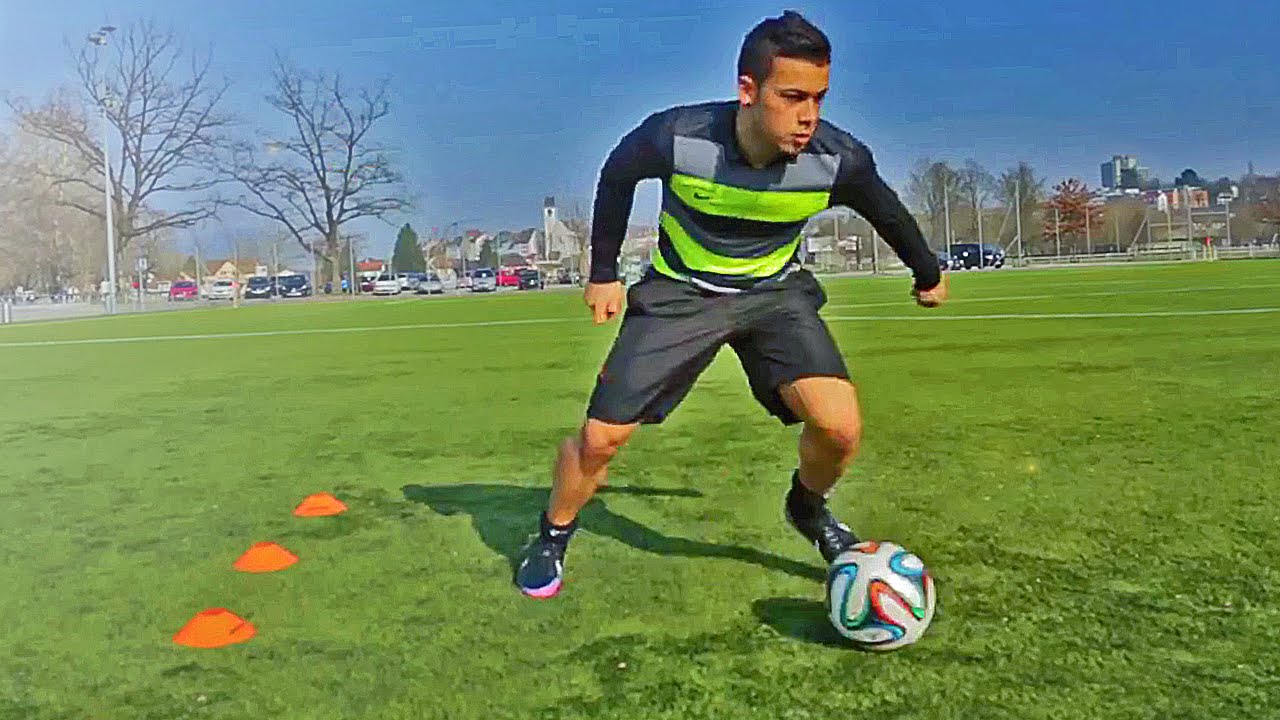 How To Improve Your Ball Control & First Touch - Beginner Tutorial ...