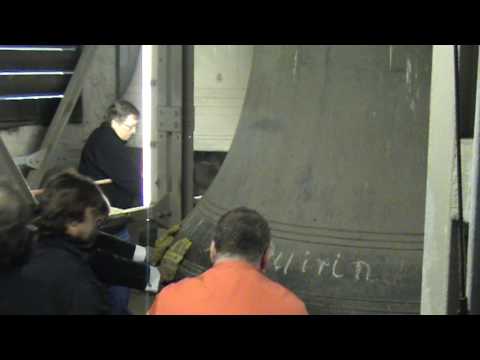 Beiern der grossen Glocken von St Quirin NEuss 3 - YouTube