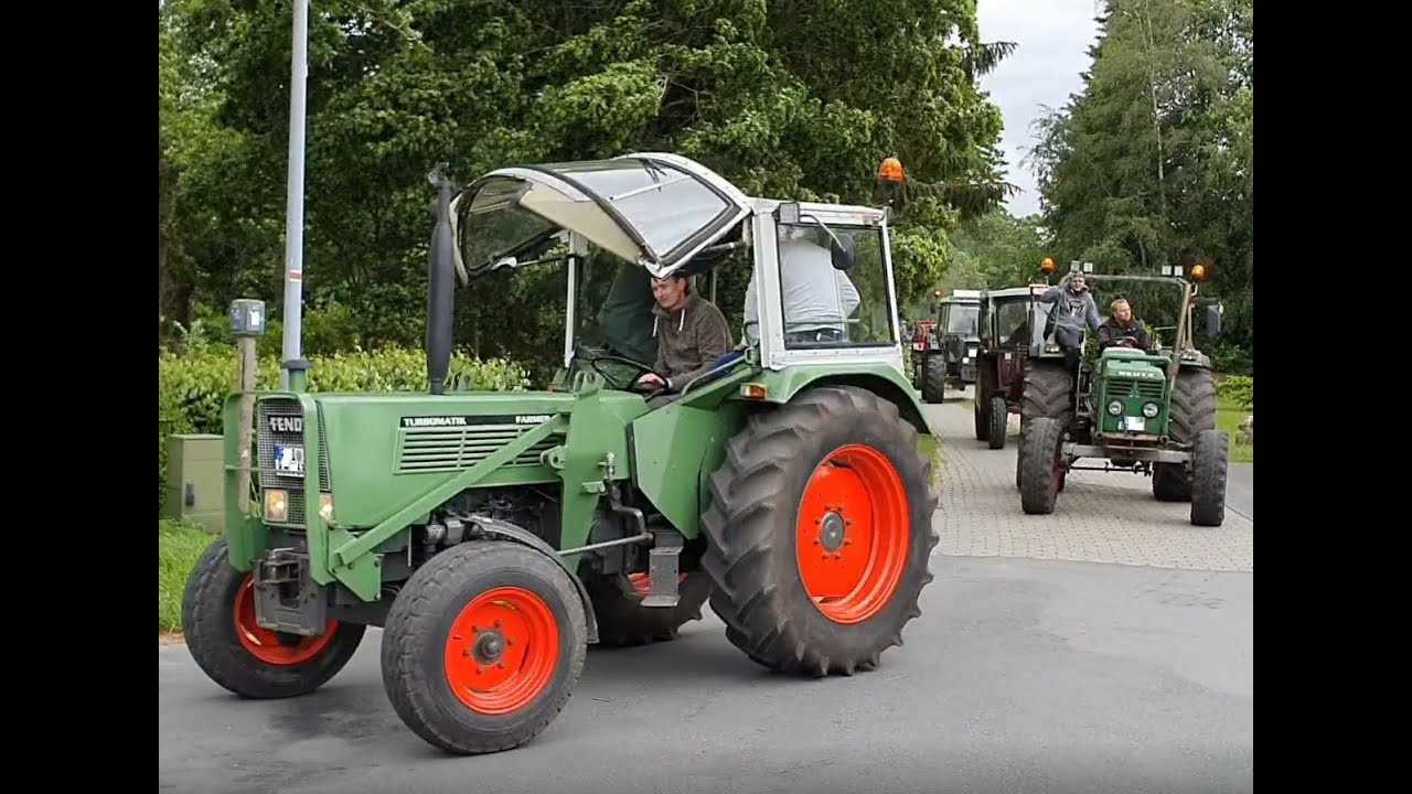 Schlepper-Ausfahrt 👍 / Oldtimer Schlepper /Trecker im Konvoi unterwegs ...