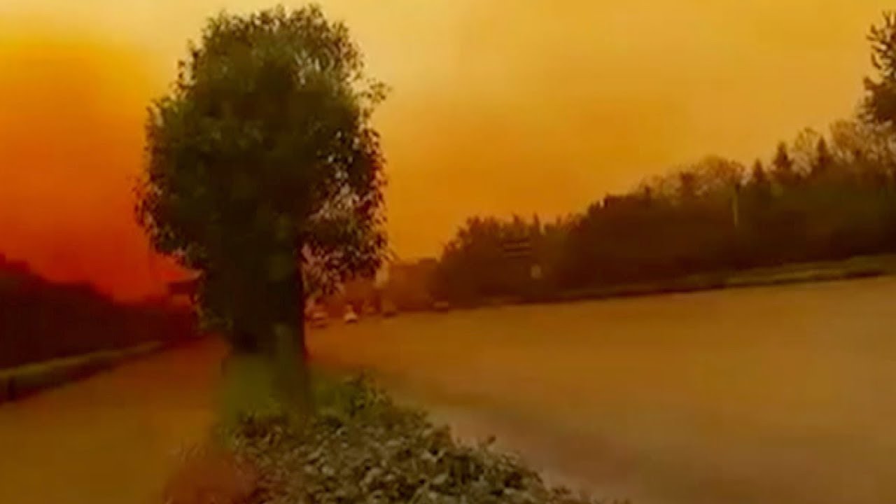 Chemical plant gas leak turns sky orange in central China - YouTube