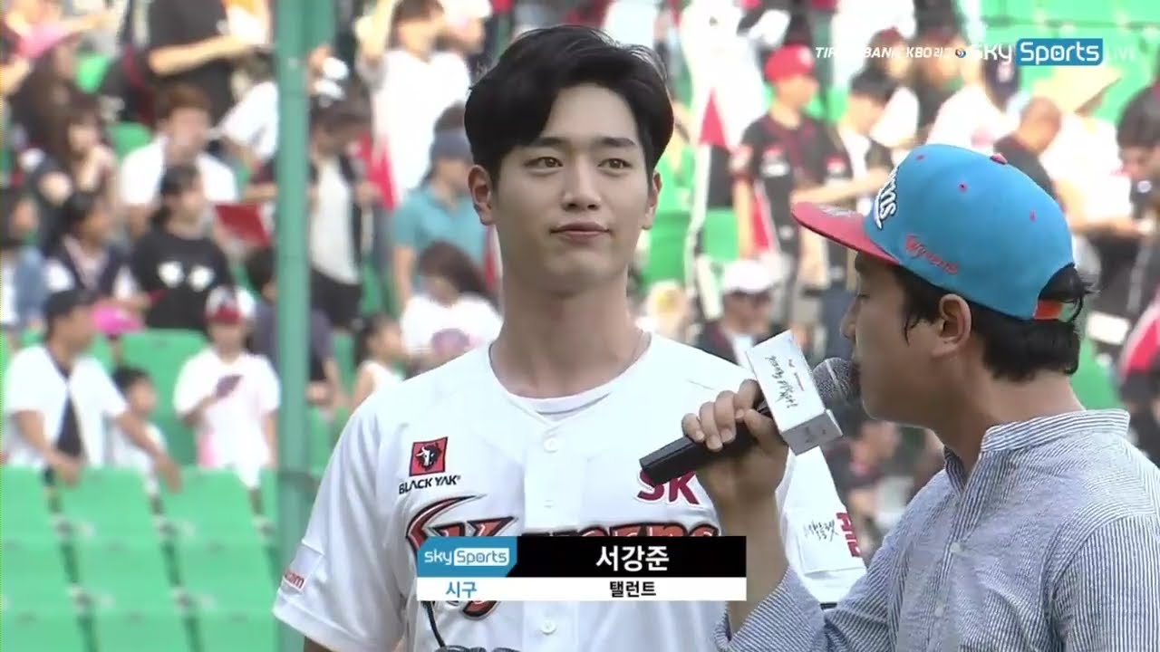 #서강준 Pitch the First Ball for 'Sk Wyverns' Baseball Team - YouTube