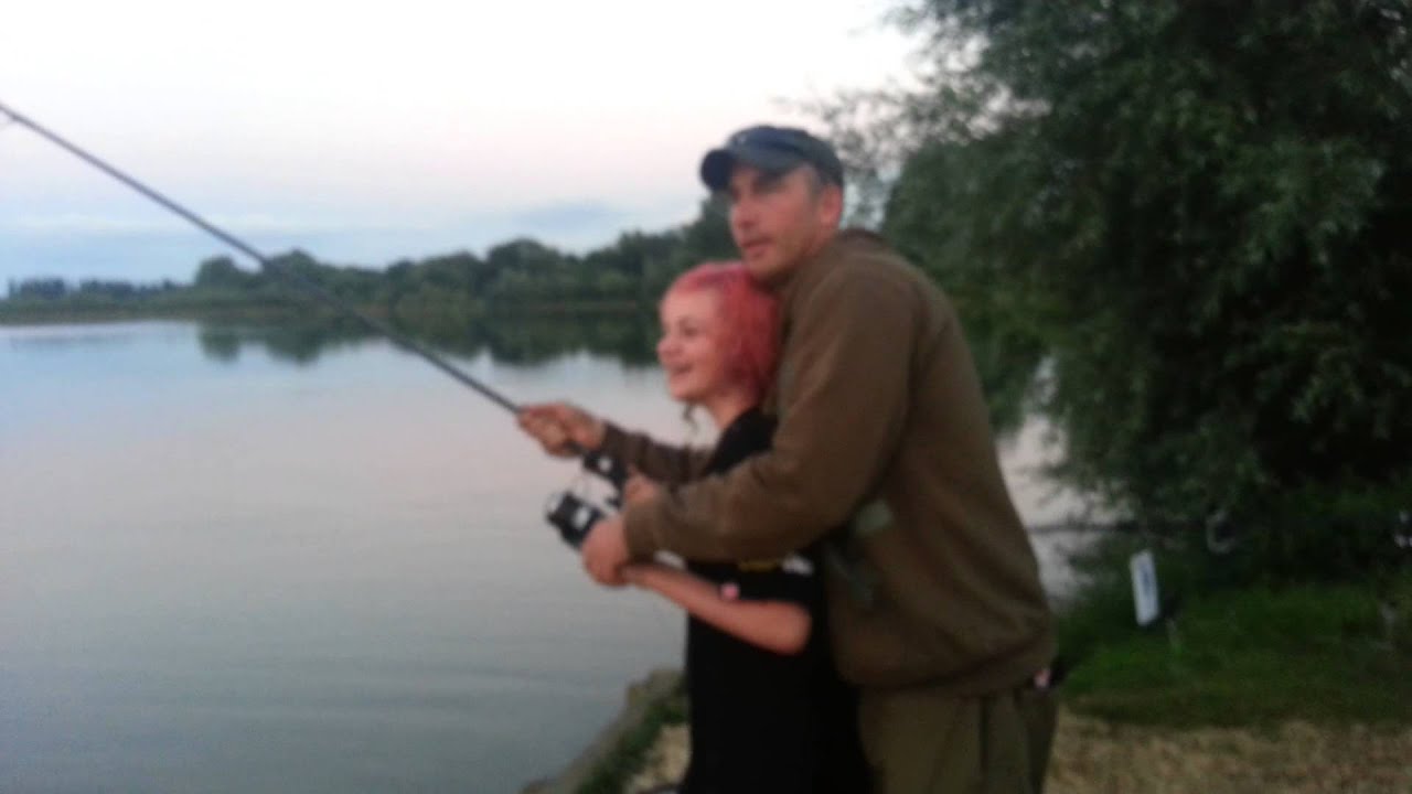 Simon Crow's Daughter Beth Catches her first ever Carp! - YouTube