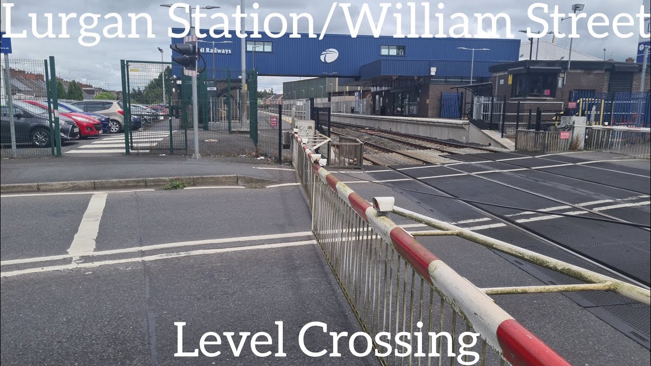 Lurgan Station Level Crossing (Craigavon) Thursday July 27.07.2023 ...