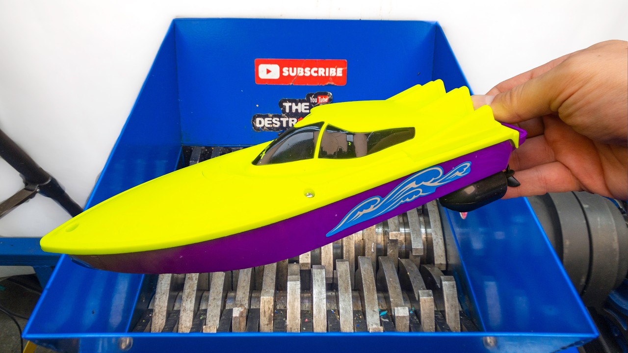 SHREDDING RC BOAT! - YouTube