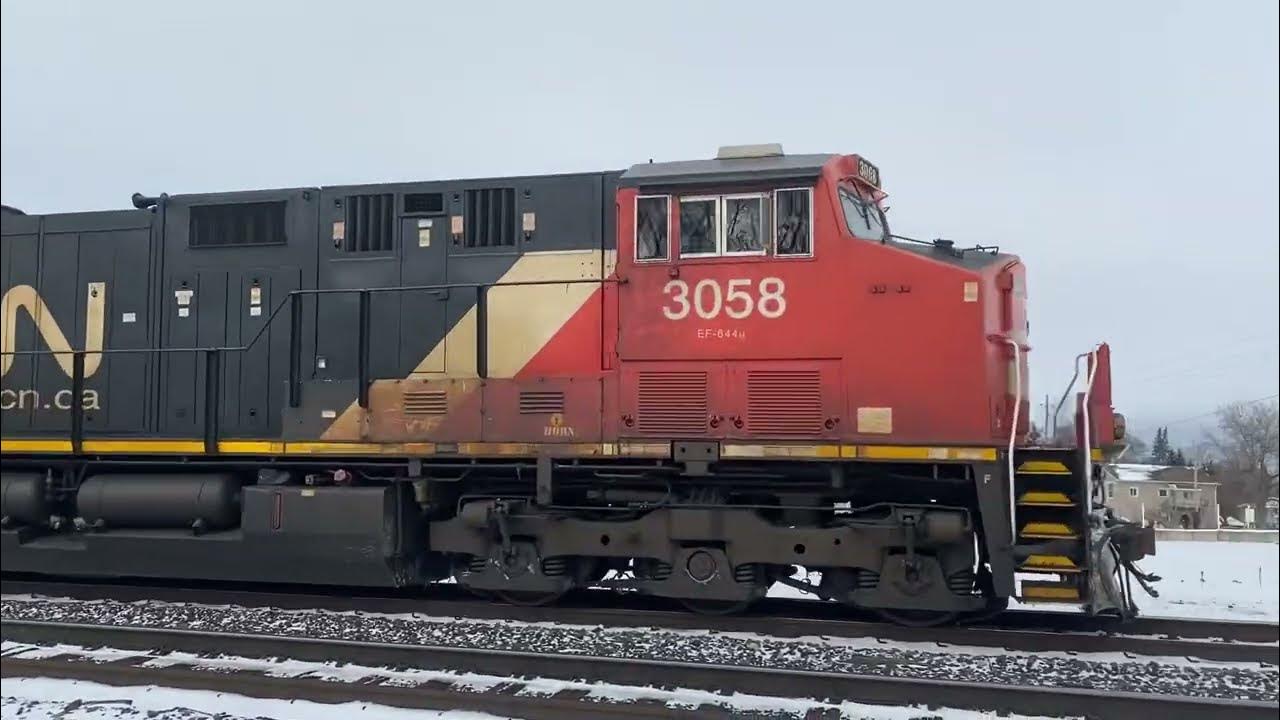 CN 424 - CN 3058 East at Paris (January 05 2025) - YouTube