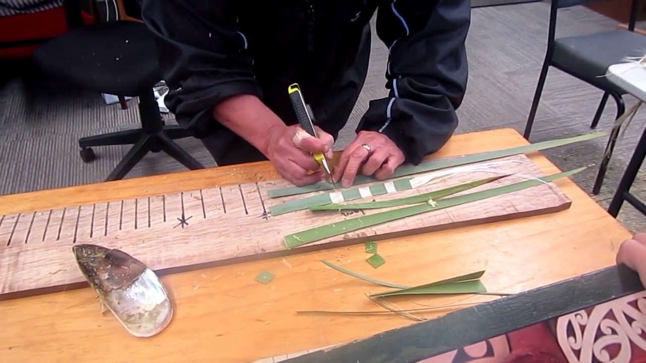 Flax weaving art at Whakarewarewa, The Living Māori Village - YouTube