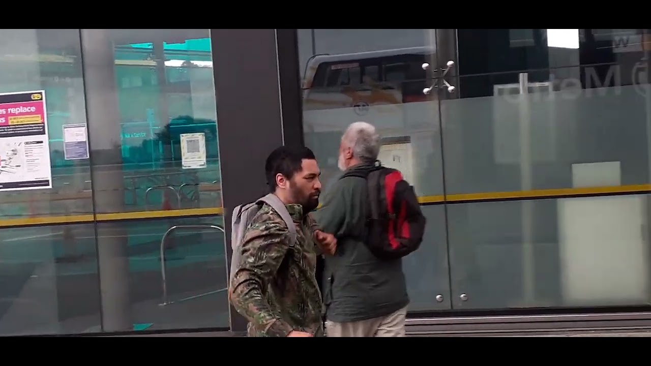 Crazy fight, bus driver attacked. #fight #auckland - YouTube