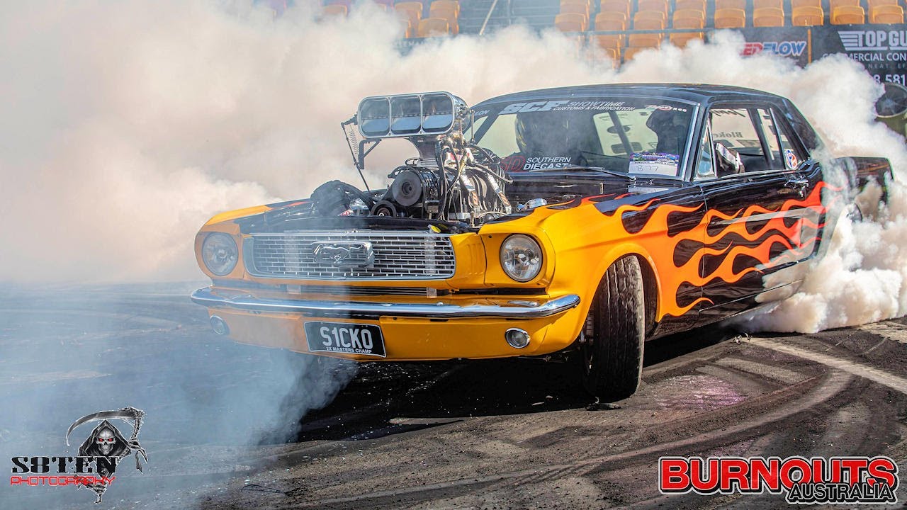 9000 Screaming RPM from a 302 V8 Windsor! (Aussie Burnouts) - YouTube