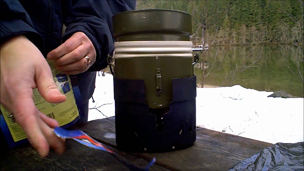 Mrs. Wawhiker Uses the Swedish Army Mess Kit - YouTube