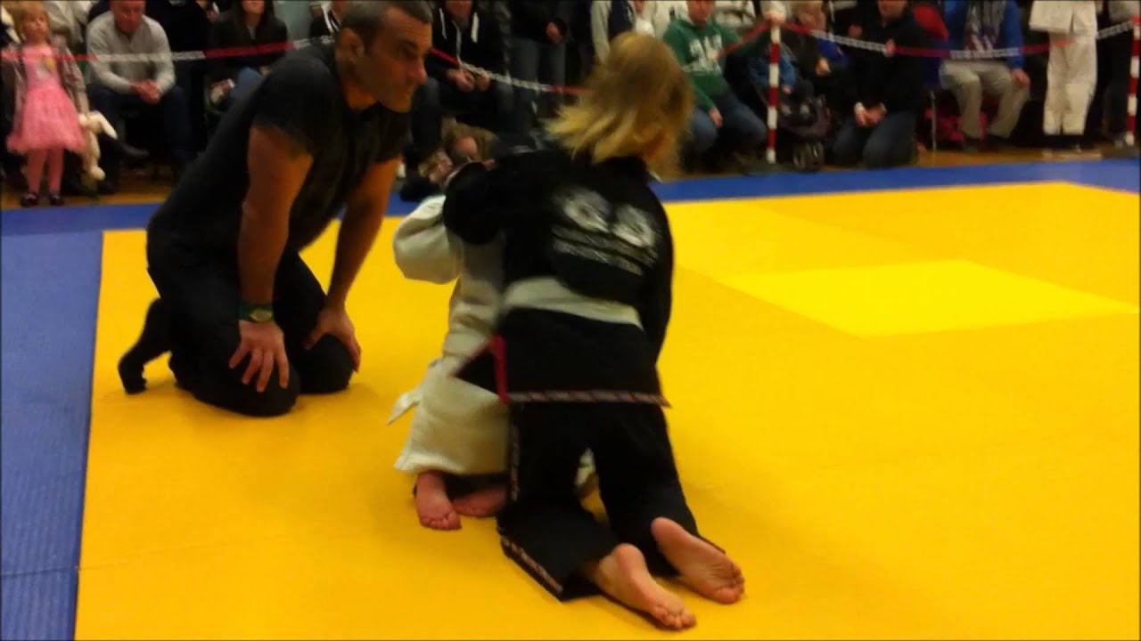 Southend BJJ Open Connie vs Emily - YouTube