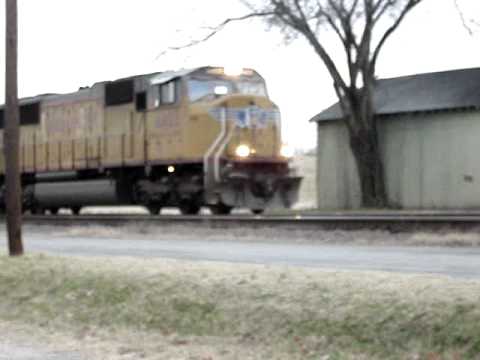 UP 4403 - YouTube