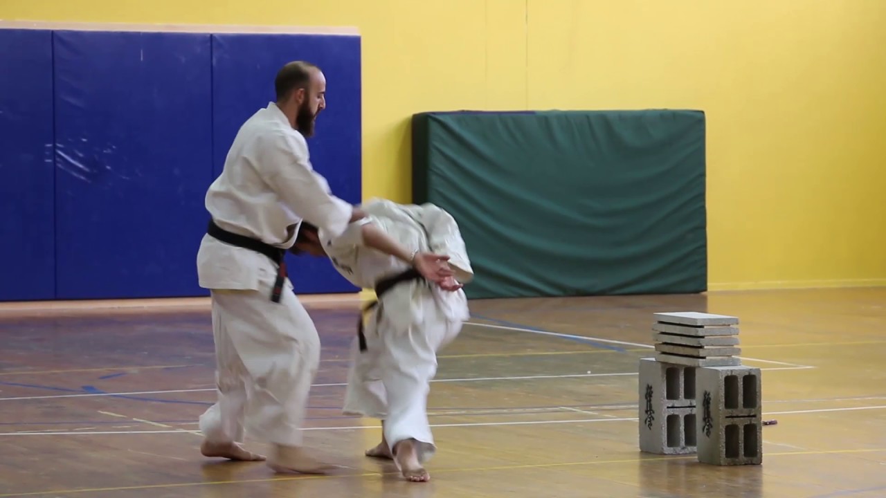03 kyukushin karate black belt combat & brick break שבירת לבנים וקרש ...