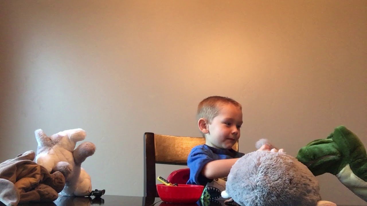 Alex the alligator puppet - YouTube