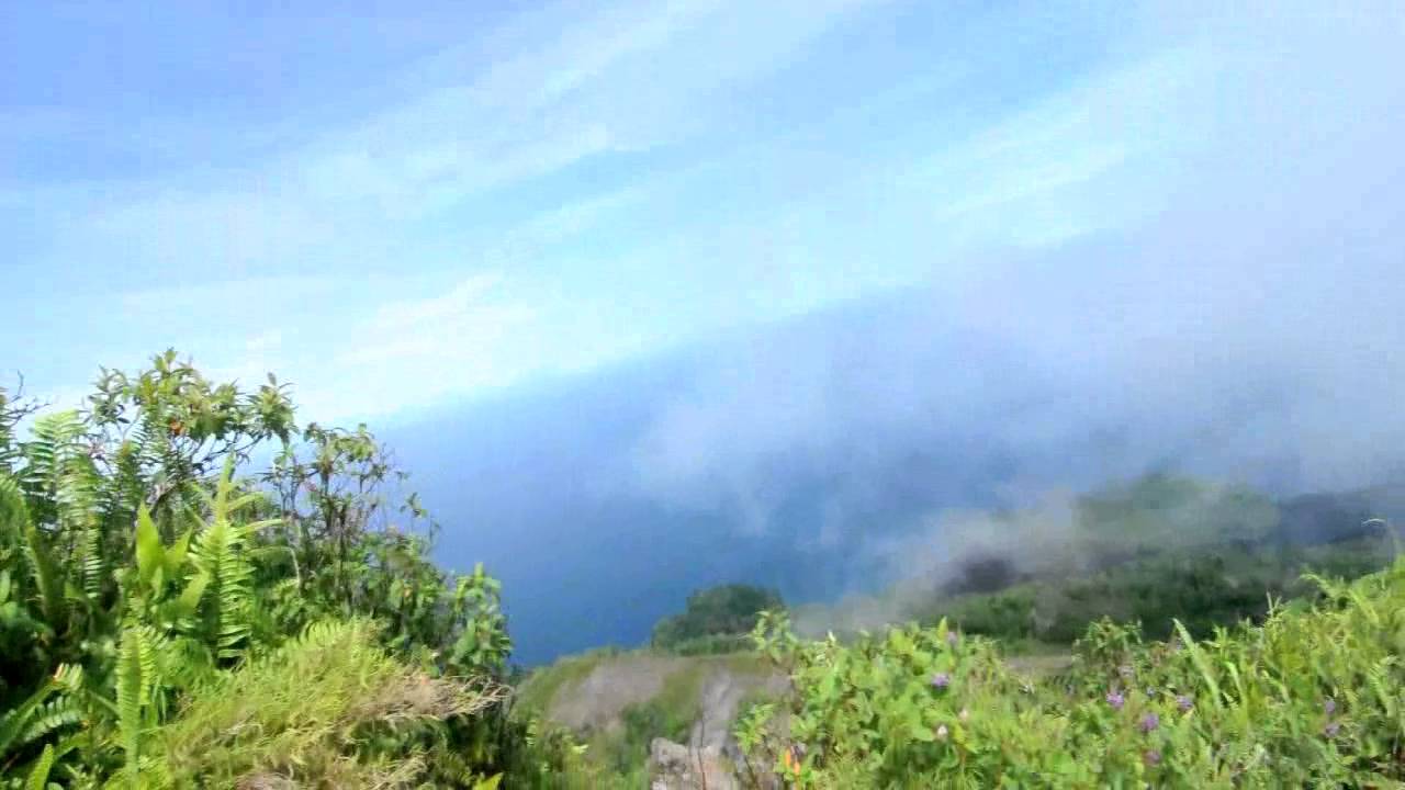 Puncak Gunung Api Banda Neira - YouTube