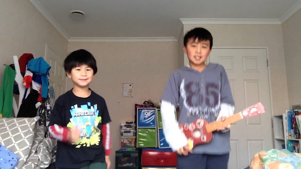 The Crazy Wiggles Live! - Can You (Point Your Fingers And Do The Twist ...