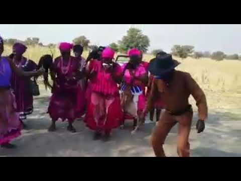 Dança tradicional cunene - YouTube