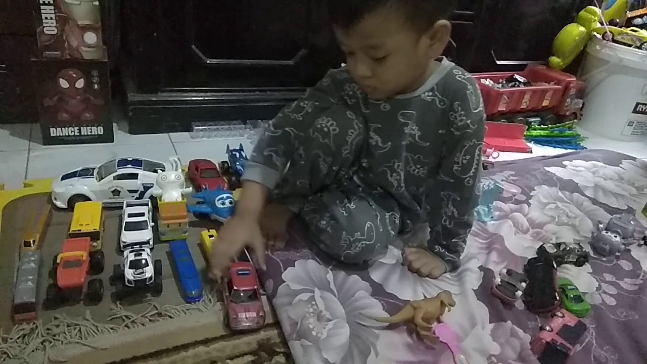 Belajar merapikan mainan - YouTube