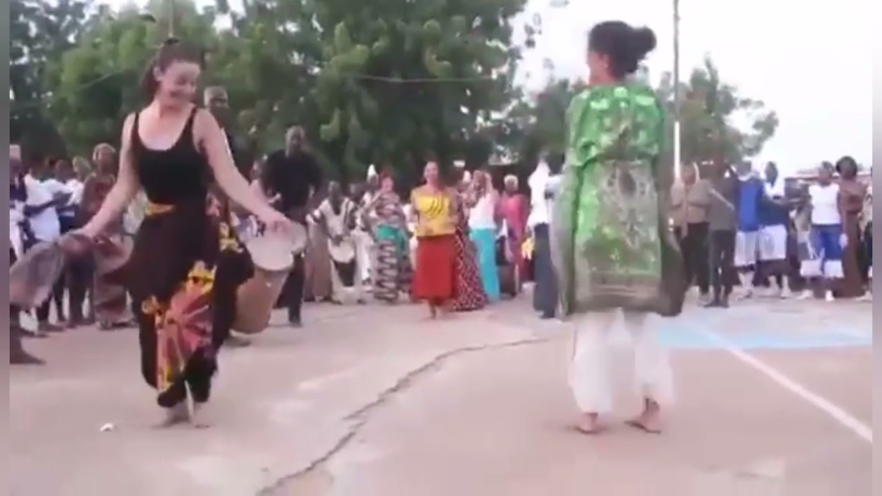 LA DANSE MALIENNE EXÉCUTÉE PAR LES OCCIDENTAUXC'EST VRAIMENT ...