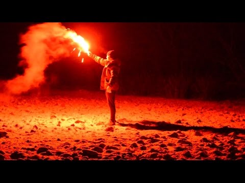 Обзор + тест на сигнальный огонь (фальшфейер) - YouTube