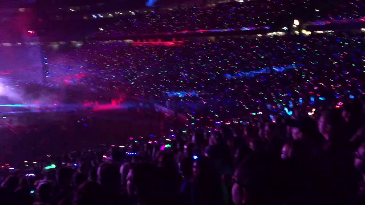ColdPlay AMAZING Colors at Concert @Gillette Stadium 8.4.2017 - YouTube