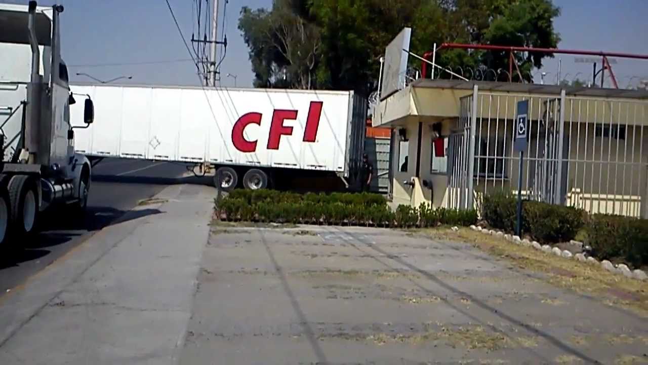 reversa de trailer con caja de 53" pies (lado ciego) ELOLA - YouTube