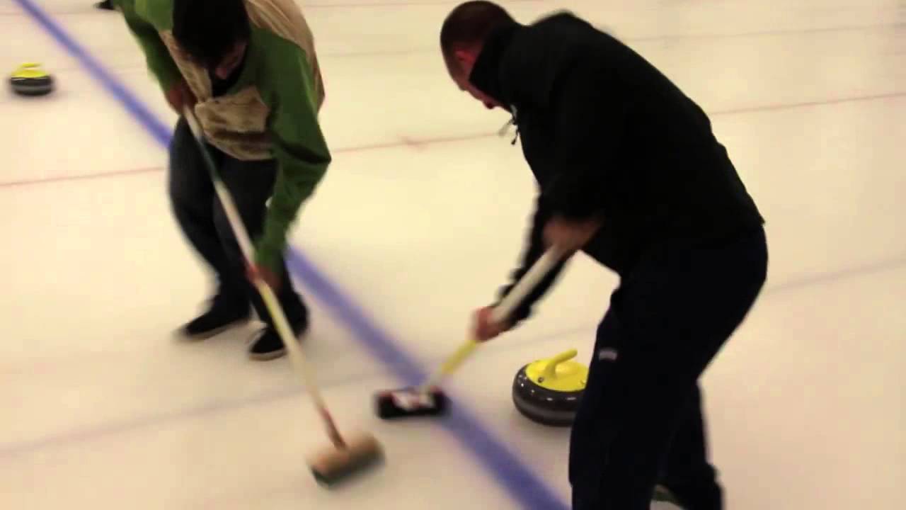 Maximal Animal hraje curling - YouTube
