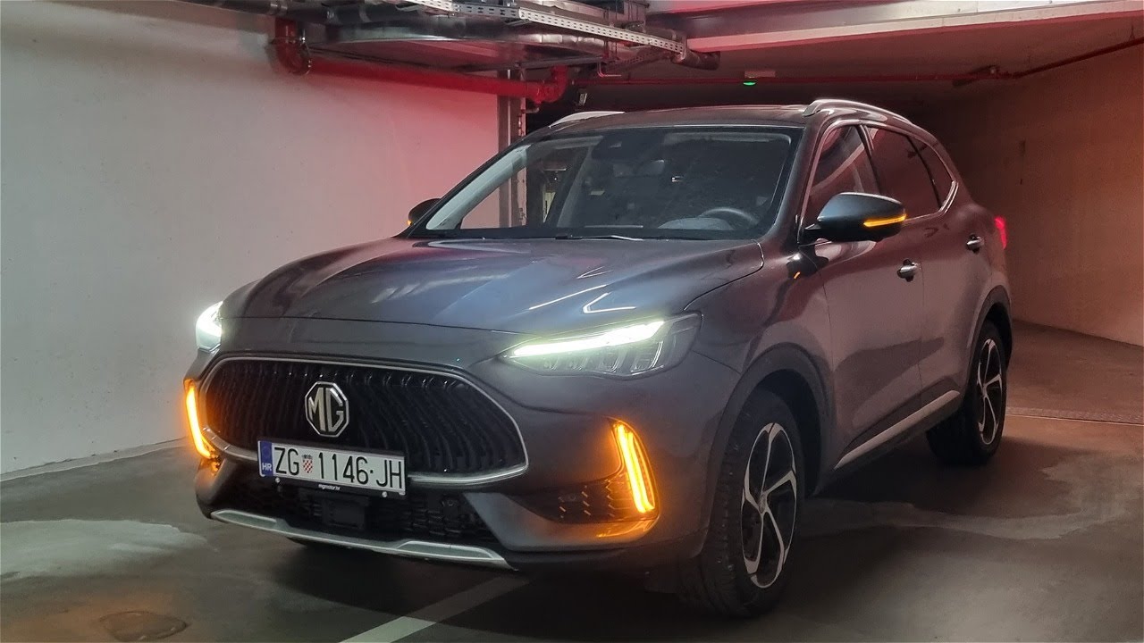 MG HS (MY2023 facelift) LED lights / Night ride - YouTube