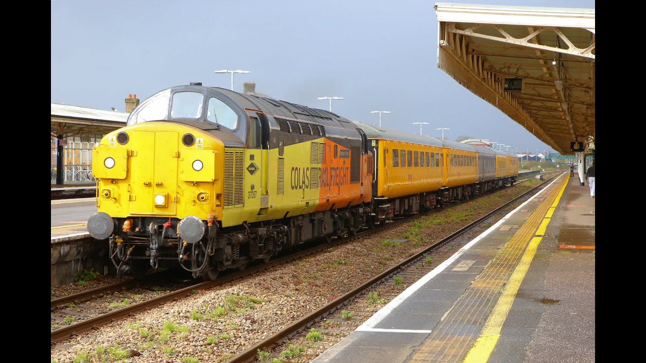37057 charges through Taunton on 3Q99 Riverside to Derby RTC Network ...