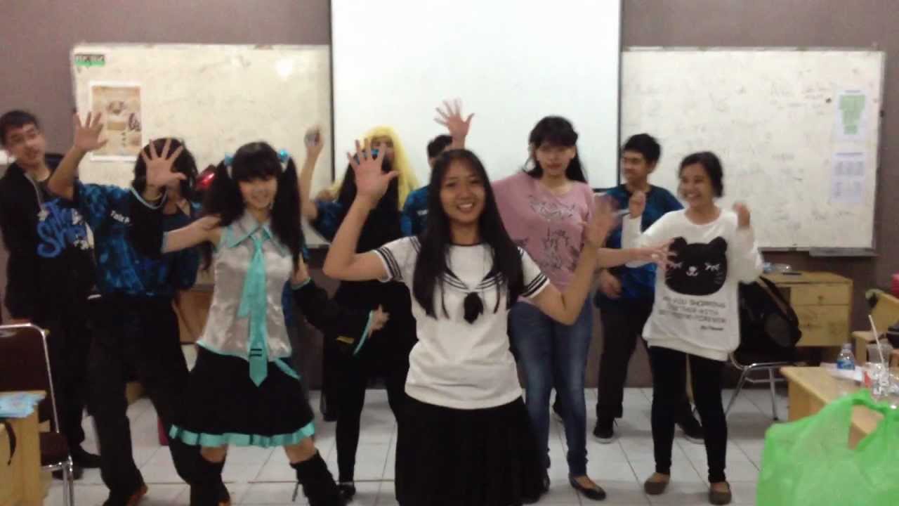 Heavy Rotation dance @ FOS 4 - YouTube