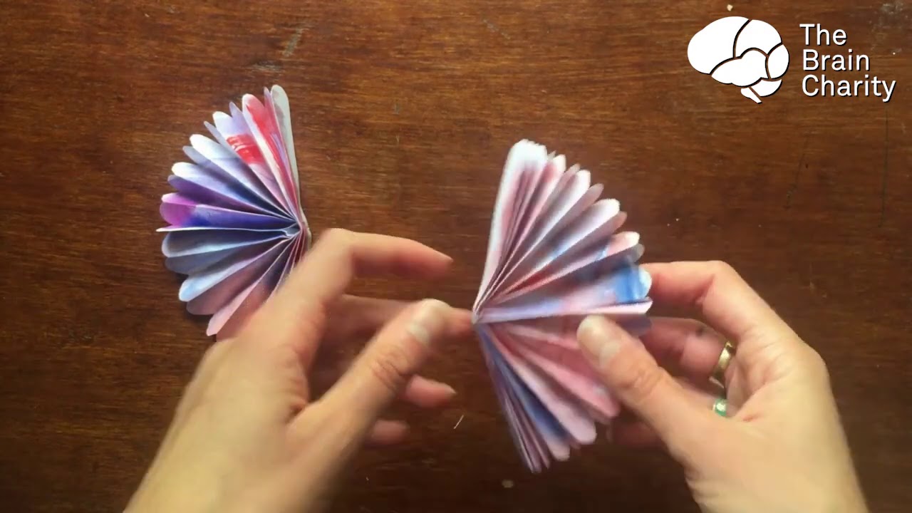 Fun with paper craft: concertina flowers - YouTube