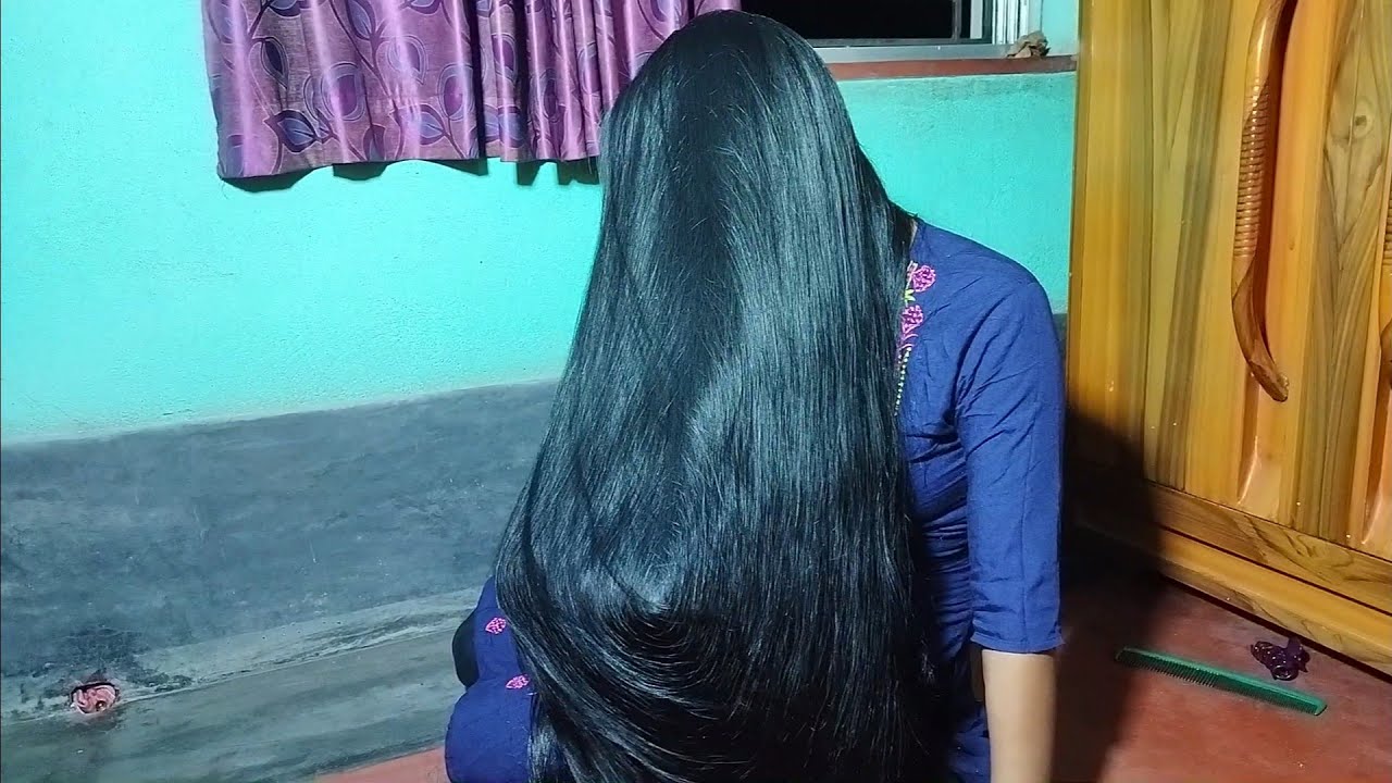 Beautiful Girl Black And Smooth Long Hair Play For Left Side Hair Play