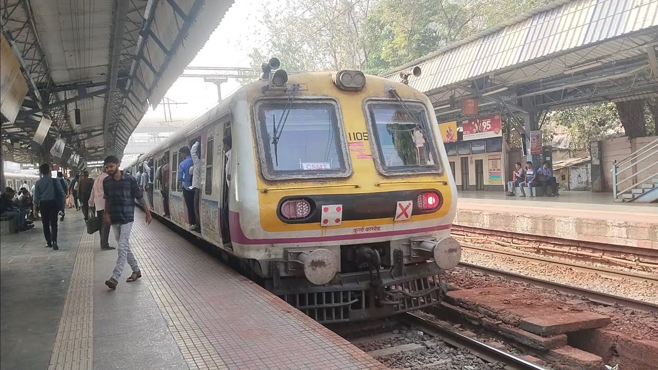 Mumbai local trains video live in the railway station | Mumbai local ...