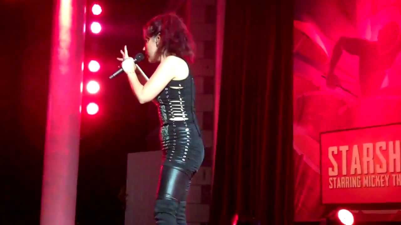 Starship - Mickey Thomas - Stephanie Calvert Sings White Rabbit ...