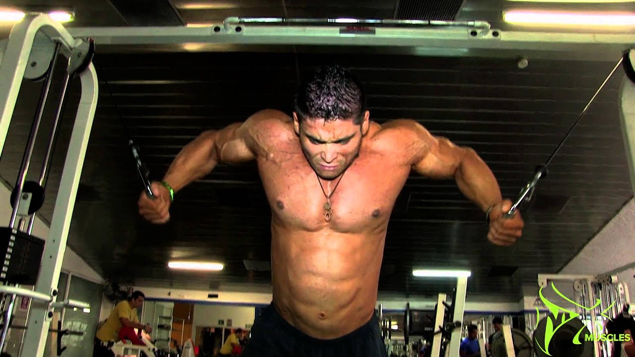 JORGE TREJO, BODYBUILDER, ENTRENAMIENTO DE PECHO - YouTube