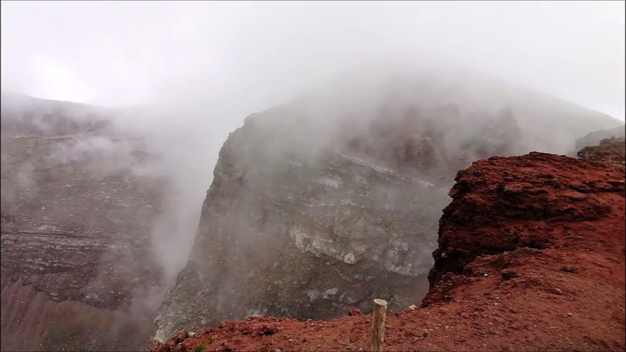 Italy: A walk on Mount Vesuvius. - YouTube