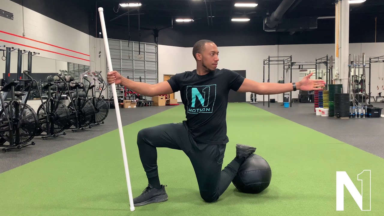 Couch Stretch w/T-spine Rotation - YouTube