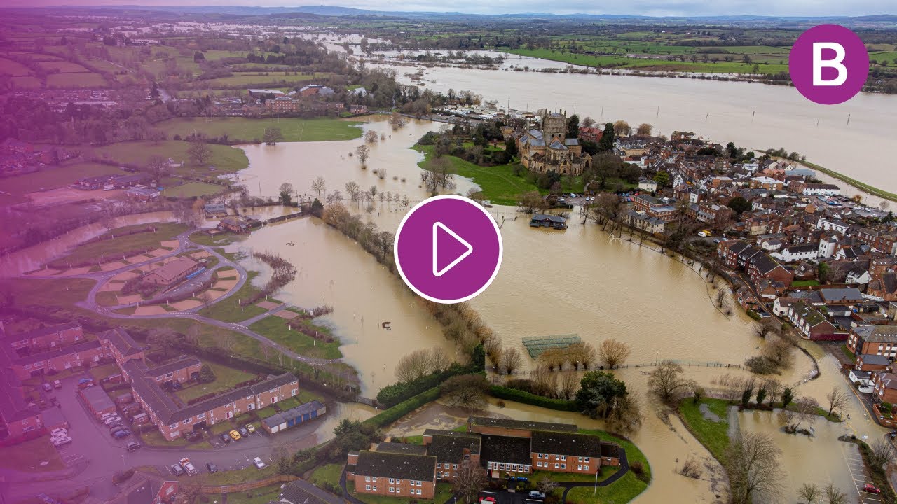 Huge area of Midlands submerged after flooding - YouTube