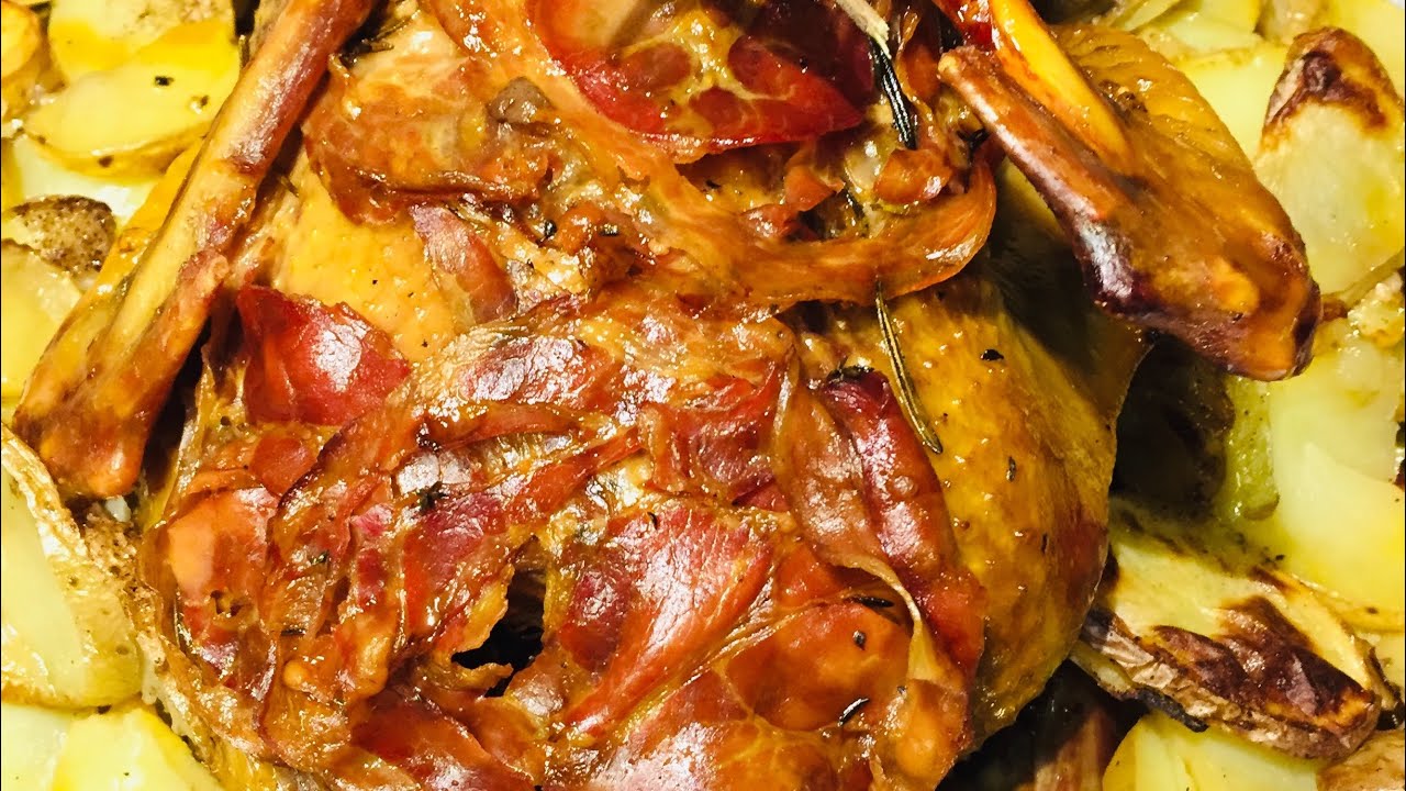 Pollo anatra al forno ripiena di cipolle erbe e lime - YouTube
