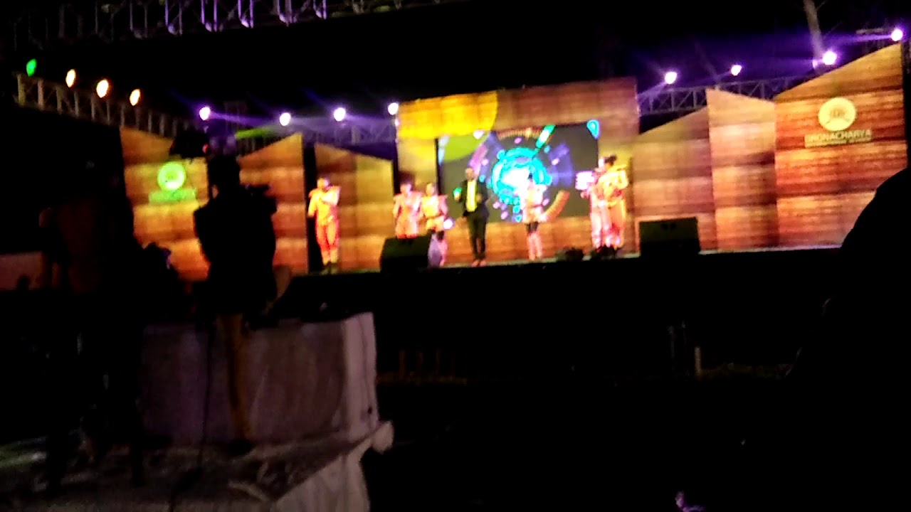 Best dance of akshay kumar - YouTube