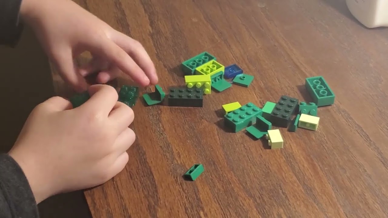 Ryan creates Sonic, Super Sonic and the master emerald with Legos - YouTube