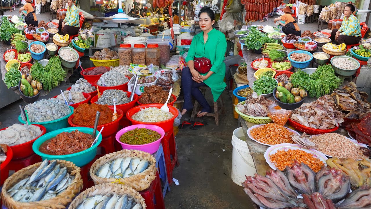Plenty of fish, fruits, vegetables, meat & dessert @ Takhmao Chas ...