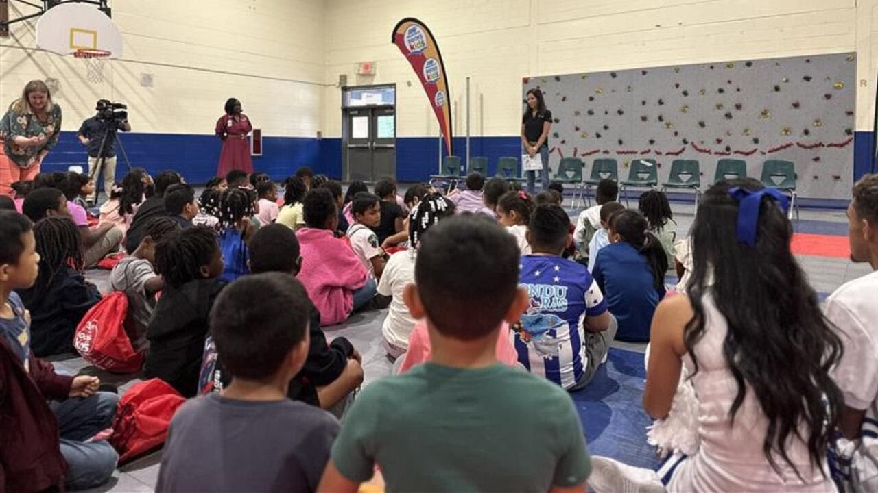 Atlanta News First delivers ‘Books to Kids’ at Riverside Elementary ...
