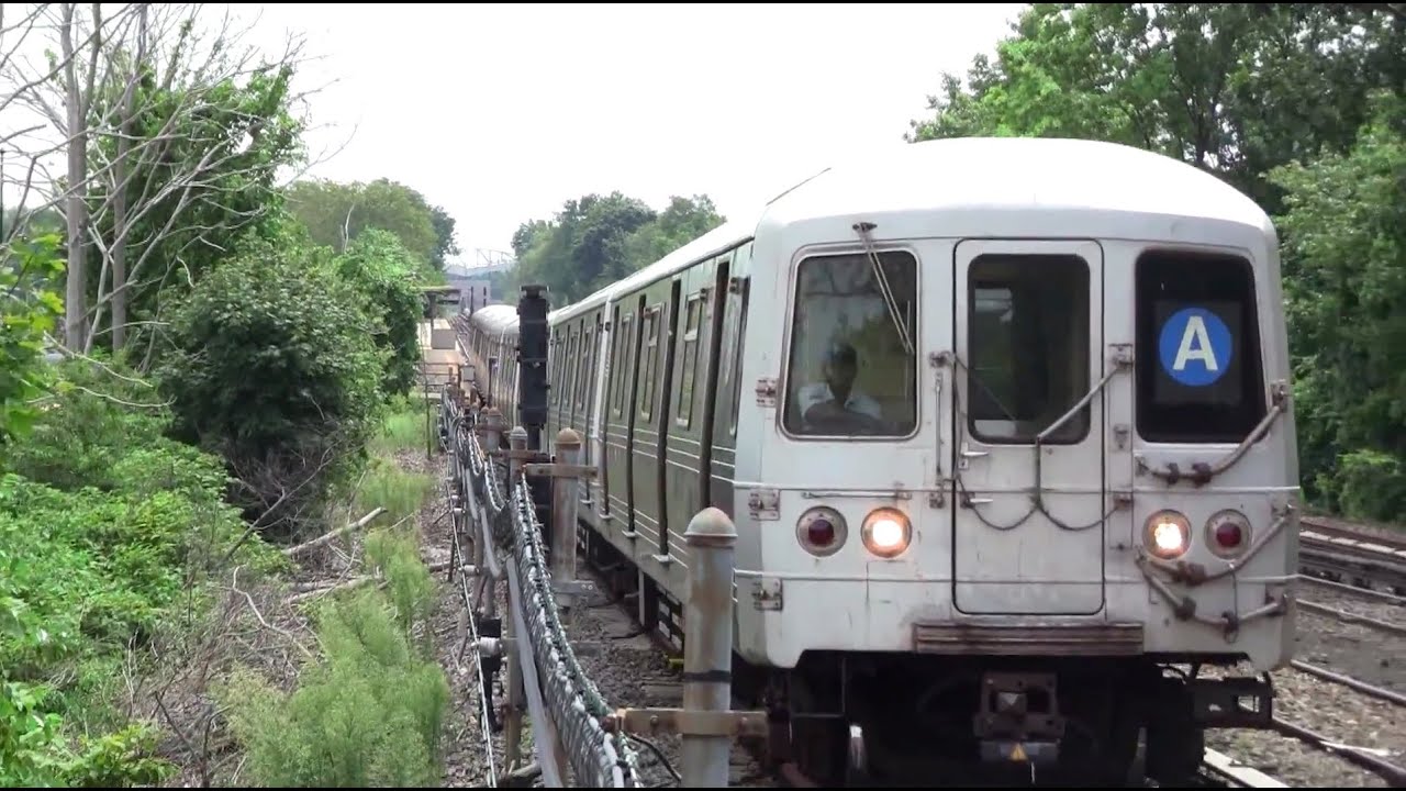 R46 A Train Arriving at Aqueduct Racetrack - YouTube