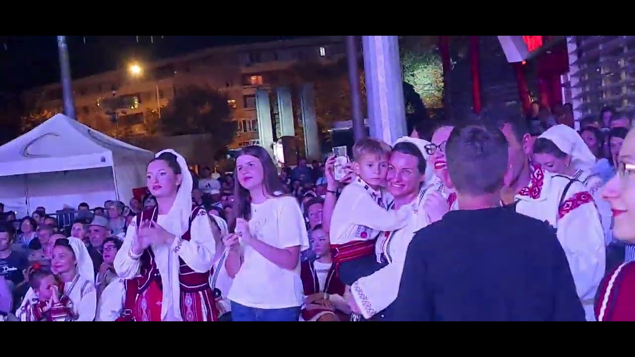 CALATOR PRIN FOLCLOR - YouTube