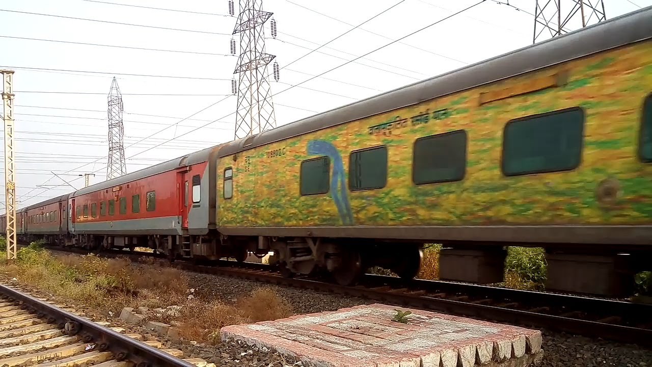 12262 Duronto AC Express (Howrah - CSTM) - YouTube