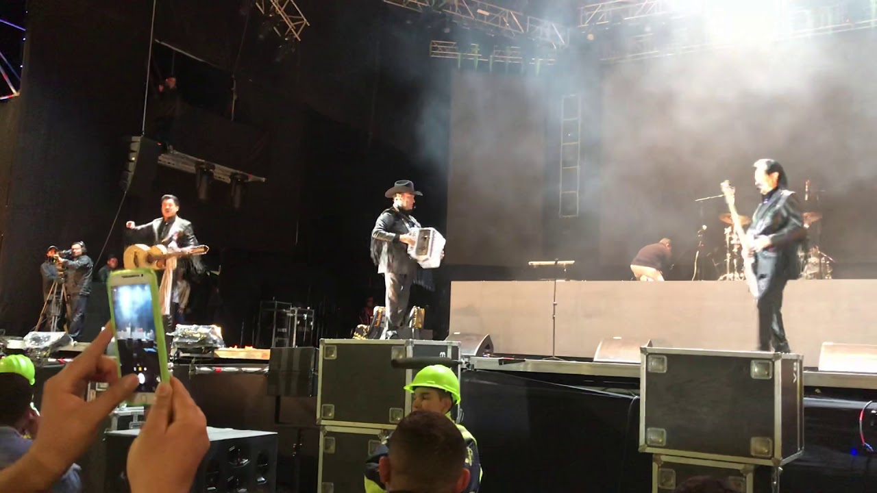 El Señor Locutor (Bogotá, Col) Los Tigres Del Norte - YouTube