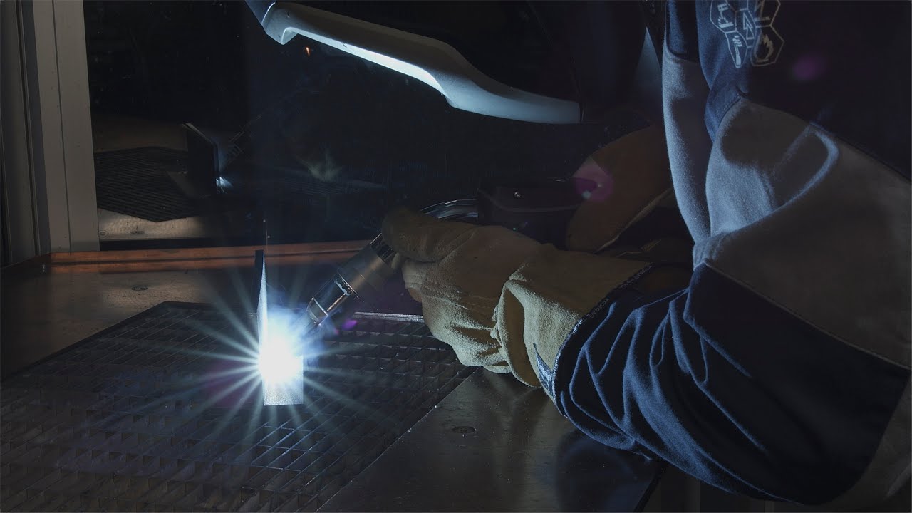 CLOOS - torch-integrated welding fume extraction - YouTube