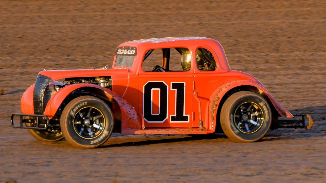 Dusty Riggs winter meltdown nights 2 heat race - YouTube