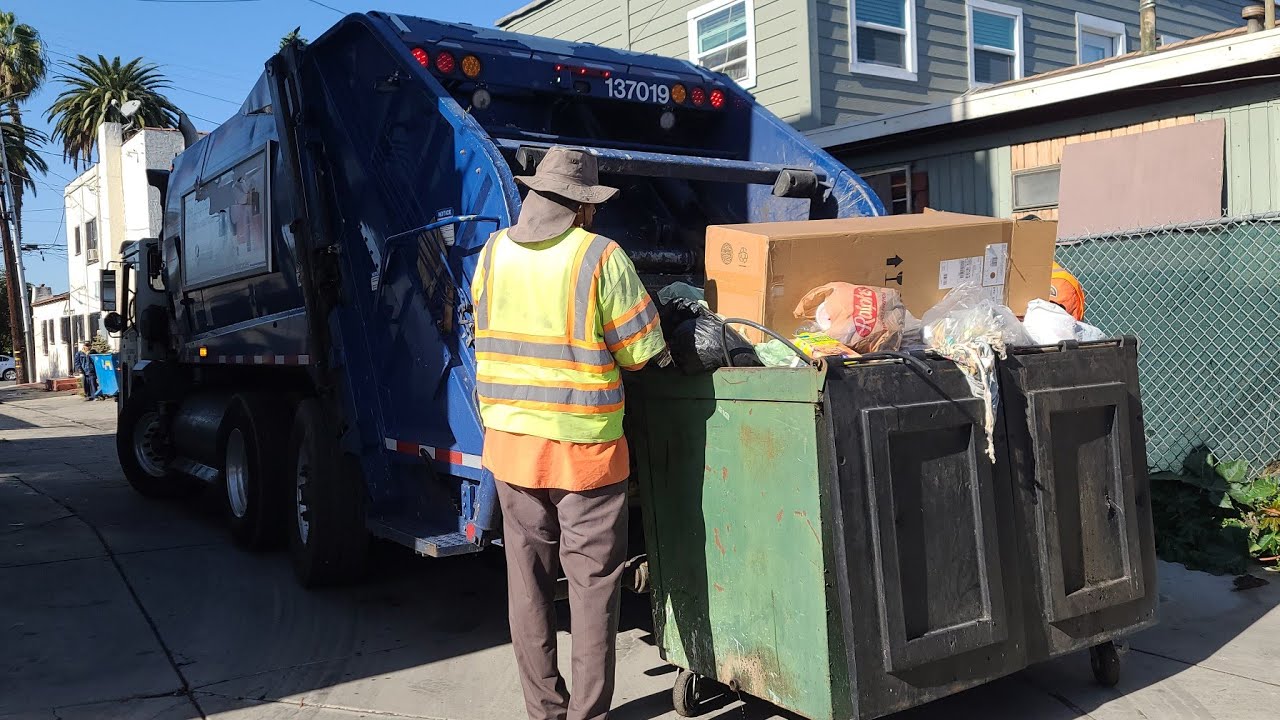 Garbage Trucks of Long Beach: REAR LOADER GARBAGE TRUCK PACKING ON ...